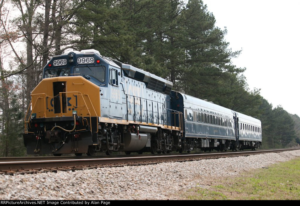CSX GP40WH-2 9969 pauses